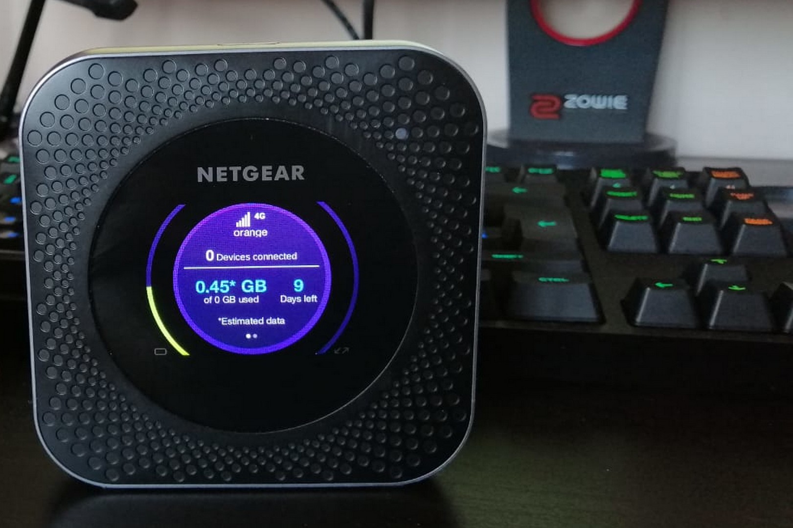 Router Portabil Netgear Nighthawk M1 - Mic Review - TechView